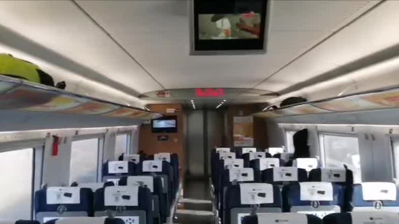 26日乘高铁由大连到哈尔滨旅游,和包车一样,窗外现在途径鲅鱼圈