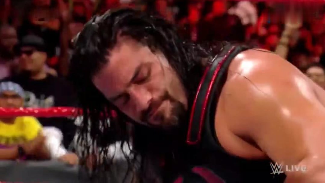 罗门·伦斯飞冲肩拿下比赛,萨摩亚按耐不住释放毁灭锁!