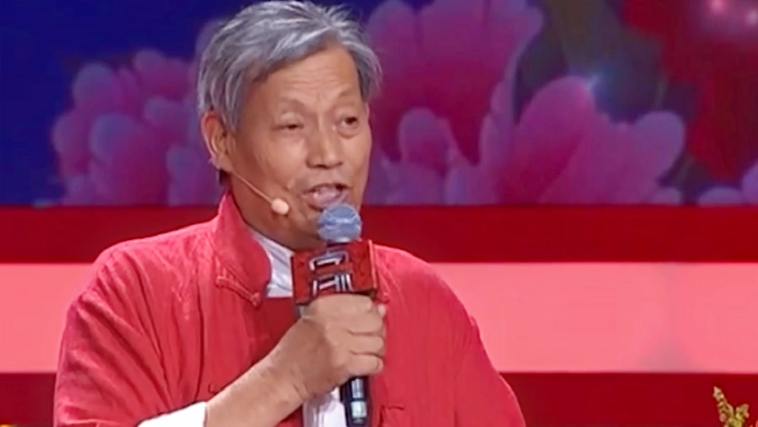 中国第一升旗手讲解升旗要领,并现场示范,让人激动不已