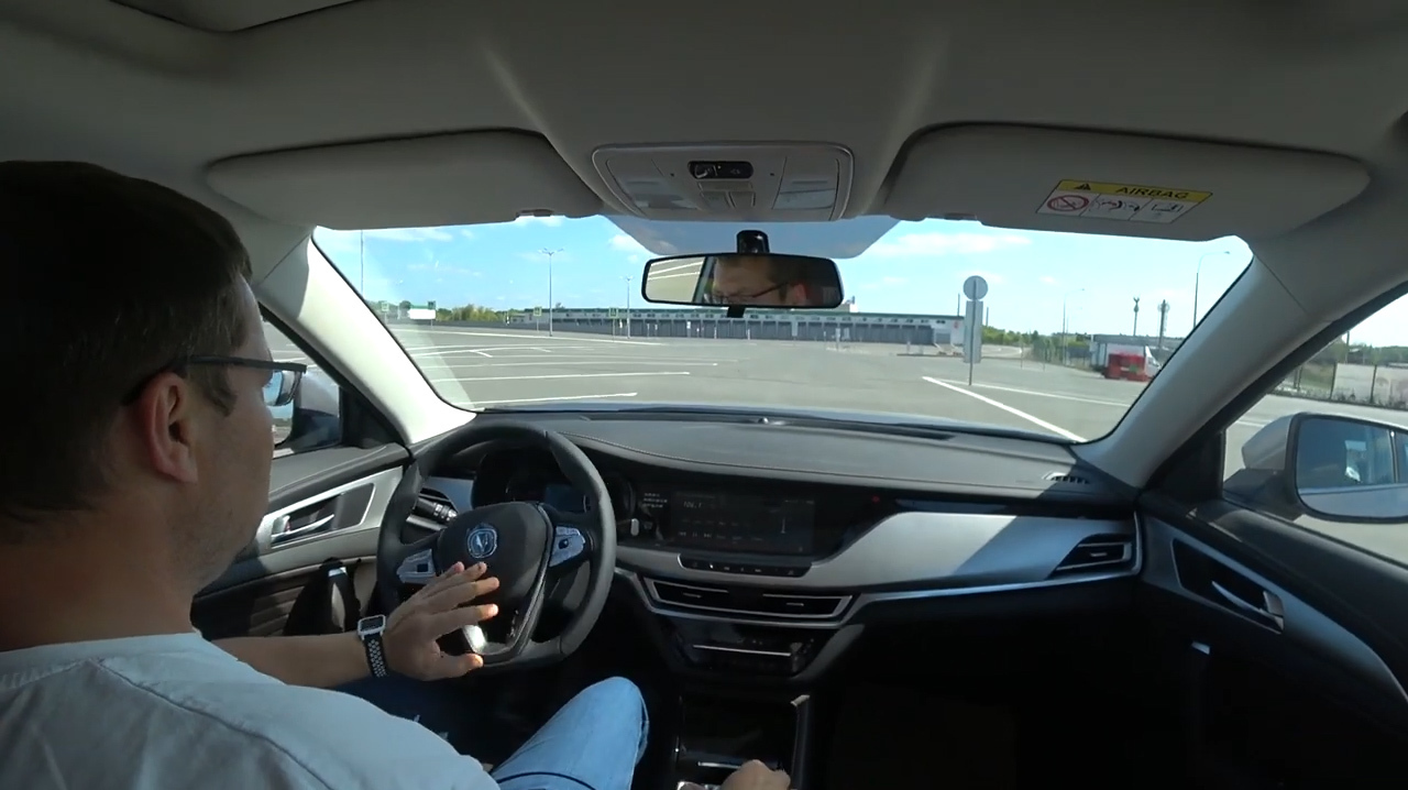 长安CS35plus路试,开车跑几圈,才知道视野有多宽阔