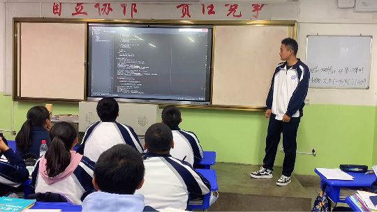 基于python中pygame的飞机大战游戏 高二五班张泽宇ߑ