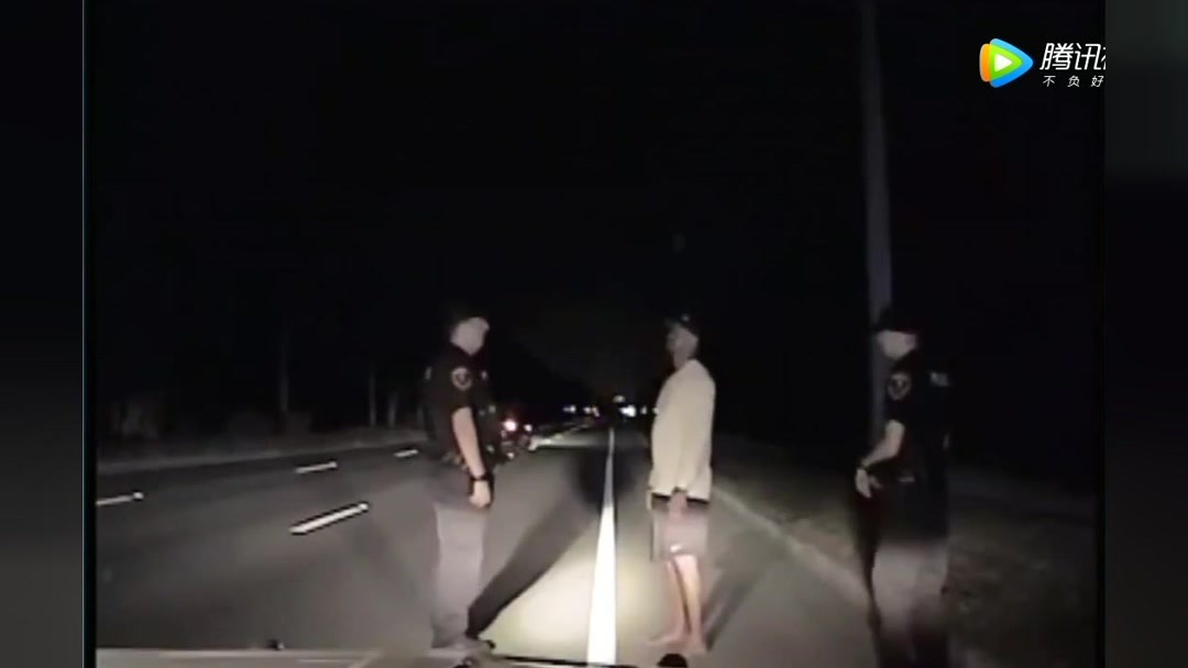 警方公布老虎·伍兹被捕视频