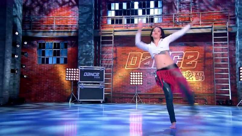 中国好舞蹈:珠海年轻妈妈,跳融入拉丁舞元素肚皮舞,赢观众掌声