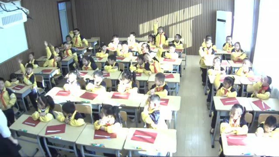 小学美术_人美2011课标版(常锐伦、欧京海主编)_第4课 各种各样的形