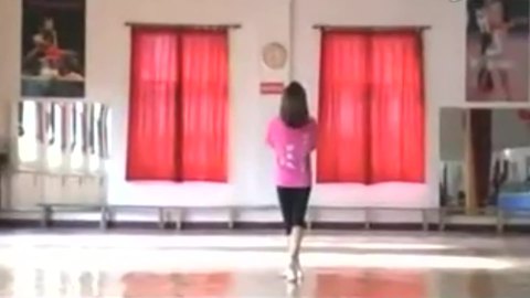 动动广场舞健身操 遥远的妈妈 集体舞蹈教学