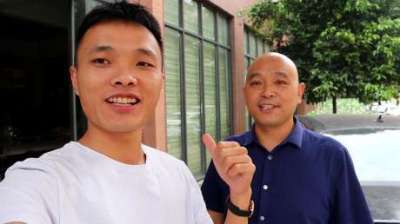 超娃和表哥一起去床上用品的生产车间,教大家怎么区分布料的好坏