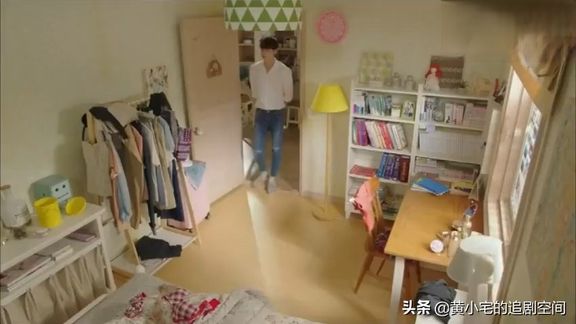 【#W两个世界# 李钟硕X韩孝周】二硕来到媳妇的闺房,好羞涩呀