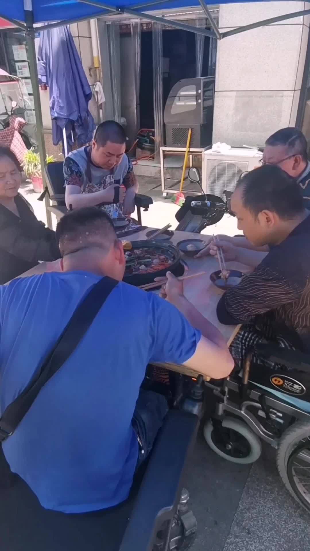 今天是全国助残日希望你们余生路途平坦健康快乐