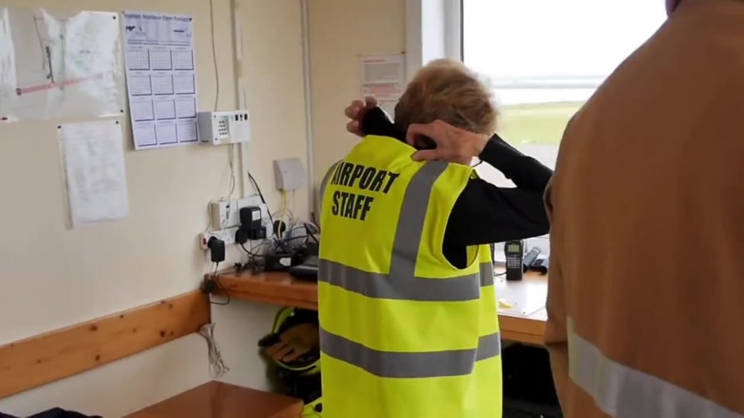 这趟航班总行程53秒,票价两百多,刚起飞就要降落了