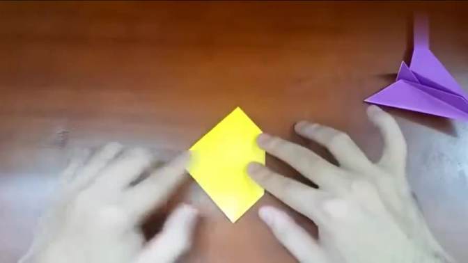 幼儿园手工教程:教你折一个航母上的战斗机 小男孩肯定喜欢