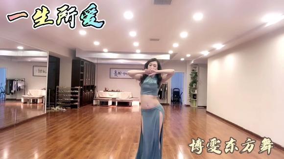 舞蹈是一种表演艺术,使用身体来完成各种优雅或高难度的动作