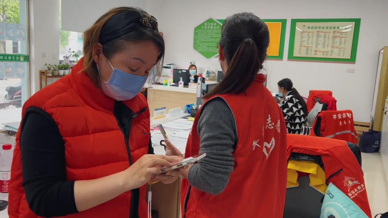 #志愿者日志有点记不清这是第几次发抗原了,大家都成了"熟练工",短平快的节奏已经成了大家的日常。#上海疫战