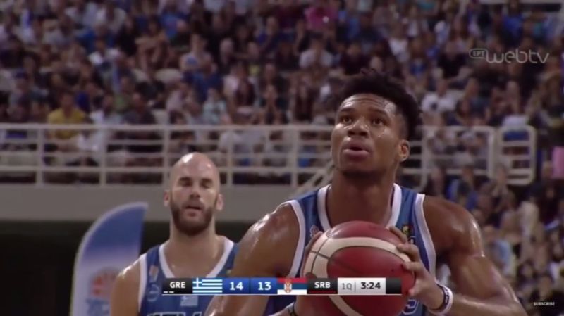 塞尔维亚加时战胜了希腊男篮,字母哥砍下20+4+4+2的全面数据