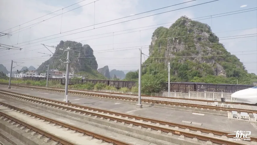 在列车开往广西桂林的途中,跟大家分享一段列车上的美景