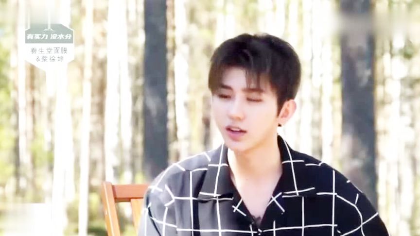 蔡徐坤:行程虽然很忙, 但很期待下一场粉丝见面会!