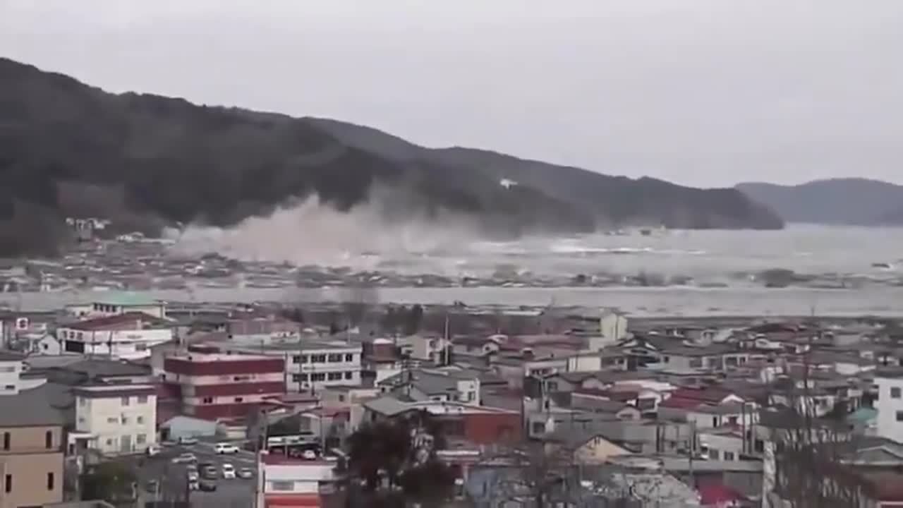 真实拍摄8年前的日本大海啸,如何瞬间吞噬一座城