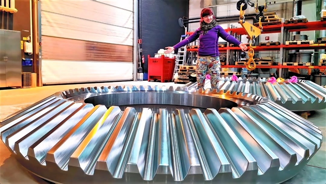 数控铣床加工10吨重的锥齿轮,科技的力量真强大,见识了