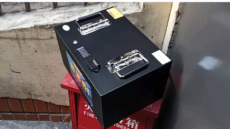 因为杭州电动车燃爆事故,小伙担心拼刀刀买的锂电池,不会爆吧!