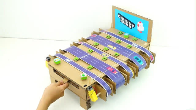 手工达人教你用硬纸板制作天天过马路闯关游戏,非常好玩