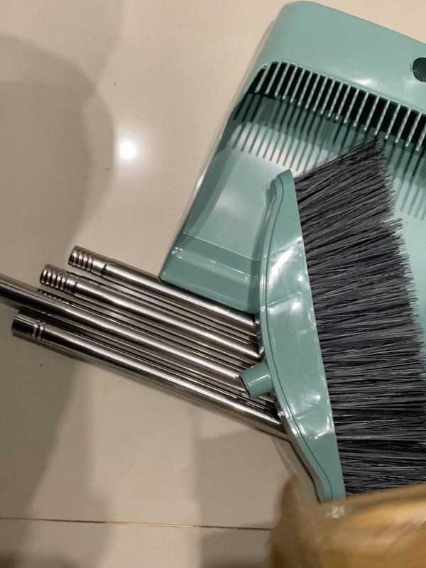 5块钱买的扫把簸箕不要求啥了,凑合用吧!