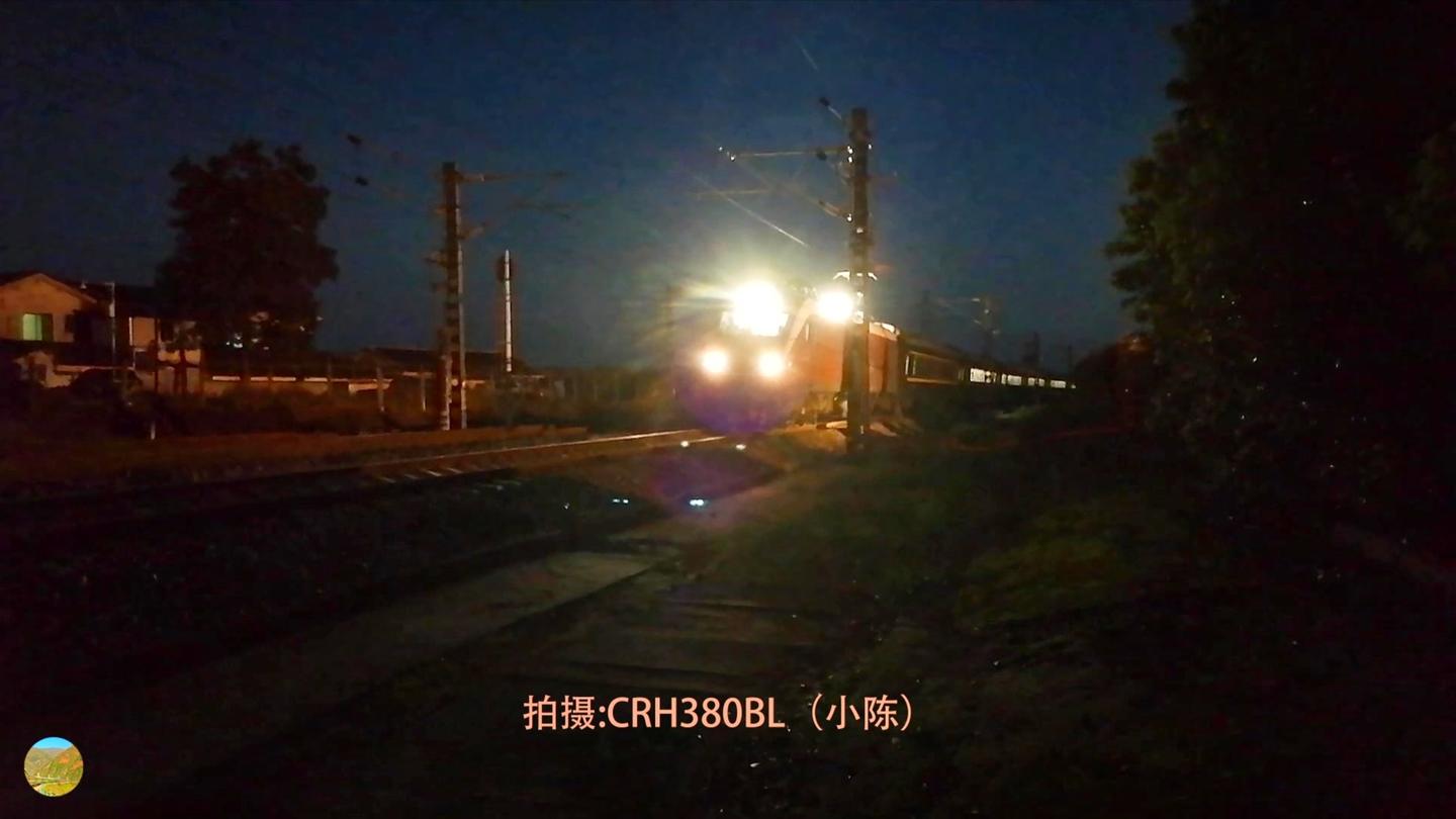 达成襄渝王牌!武局南段HXD1D0046牵引成都至广州Z123次进达州站