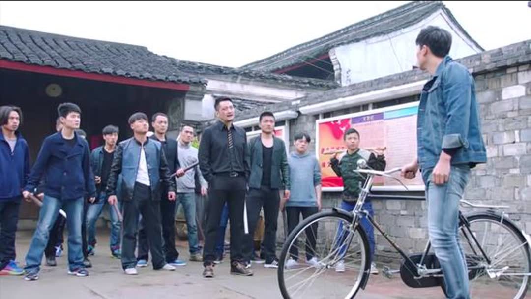 影视:黑社会上门打架,不知对方是武打高手,1人打败17个小混混