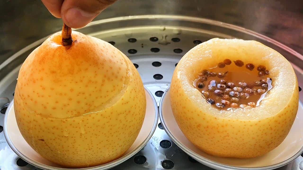 把花椒放在雪梨里蒸一蒸,这是入秋的新吃法,帮助很多家庭的困扰