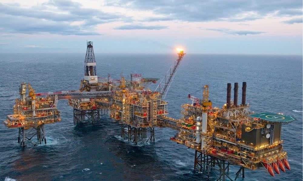 卖军火、出口石油赚上万亿,俄罗斯经济却还那么差?钱都花哪了?