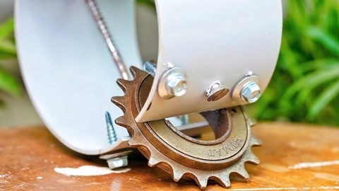 学机械大学生月薪2W,看完他设计的工具,感叹他的动手能力真强