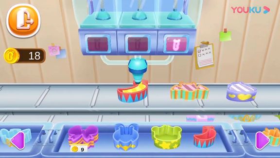 熬制好的彩色糖浆倒入模具后,出来了好多漂亮的糖果。