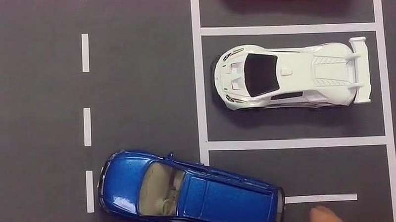 新手倒车入库时,掌握这样的技巧,简单又实用,以后再也不怕剐蹭