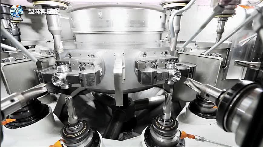 我们中国大多数人都讲效率,现在看看这台机床够不够效率?