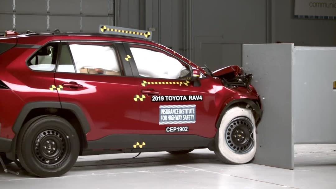 全新丰田RAV4碰撞测试