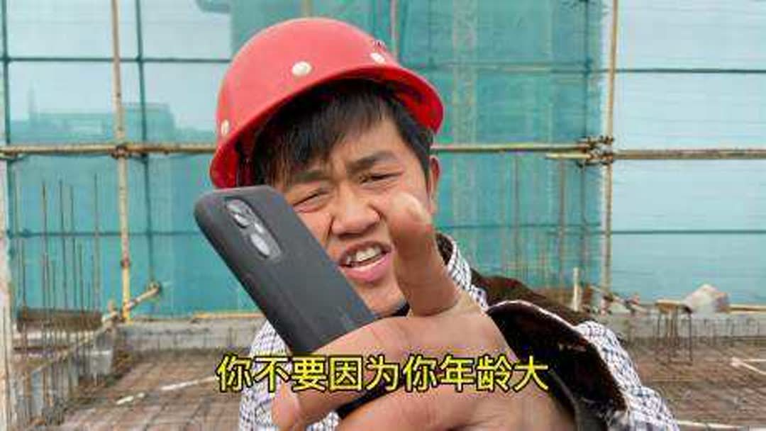 工地熊老大10万工资,被扣4000个人所得税,找总管吵架放车胎气