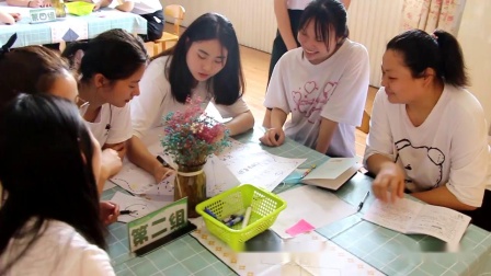 龙江新城幼儿园小班案例教学 《表扬与批评的艺术》