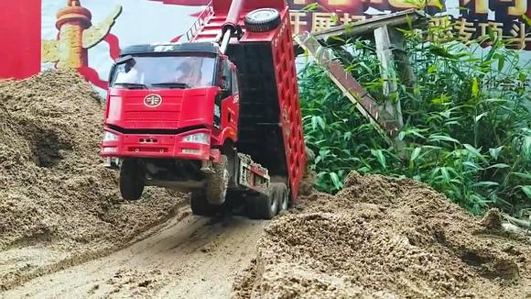 1/14解放卡车模型卸货车头都翘起来了,要是真车司机会不会被吓