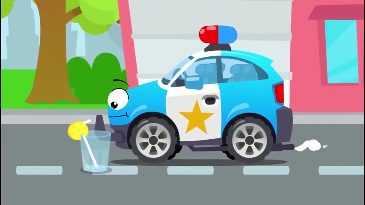 儿童趣味动画:救护车为了救小拖车换上了履带,太感动了!