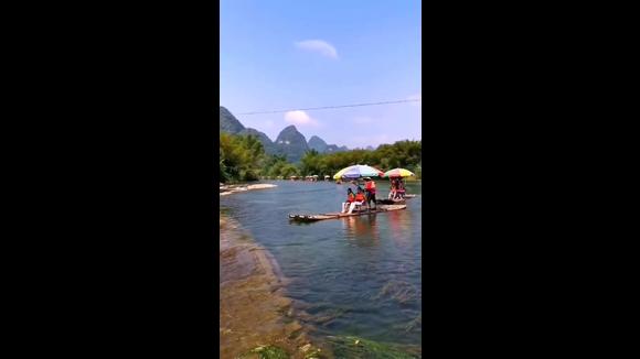 小小竹排江中游