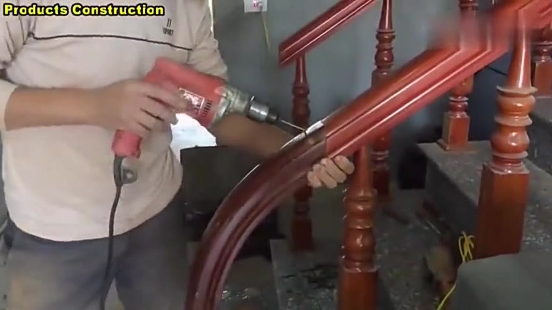 花800请十年老木匠安装实木楼梯扶手,值了