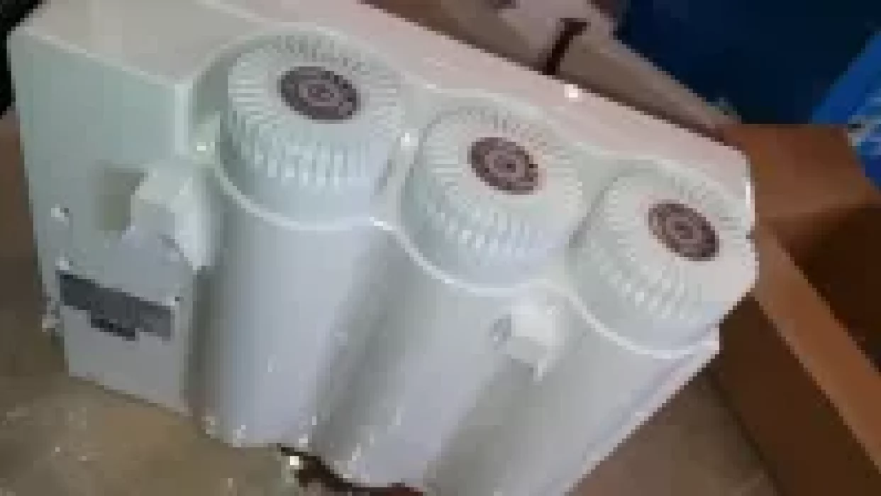 安装滤芯(鑫丽源净水器)
