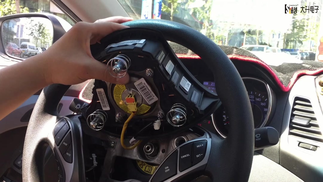 朗动五代16手尊多功能方向盘安装教程(大升电子)