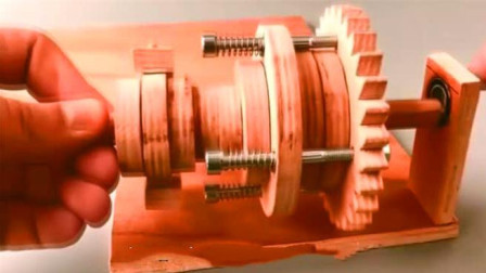 你知道离合器如何工作吗?国外牛人用木头打造,看完涨知识了