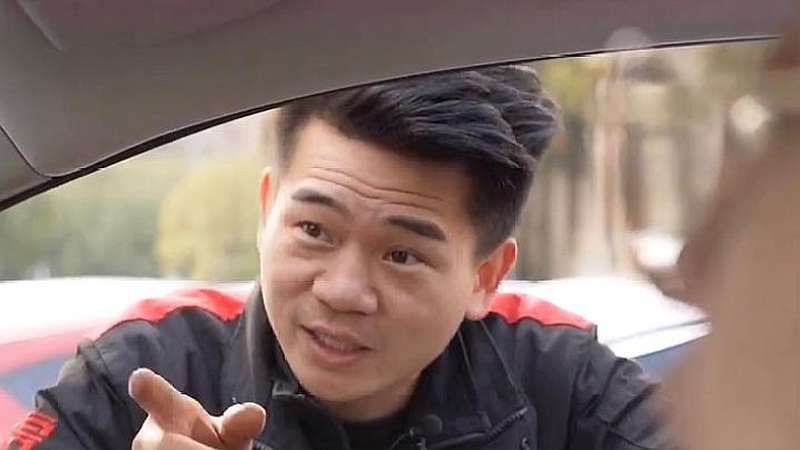 车上的挂件不能随意乱挂哦,小哥哥告诉你为什么不能挂