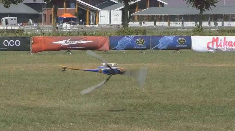 航模直升机表演,仿佛具有灵魂,动作如行云流水一般~