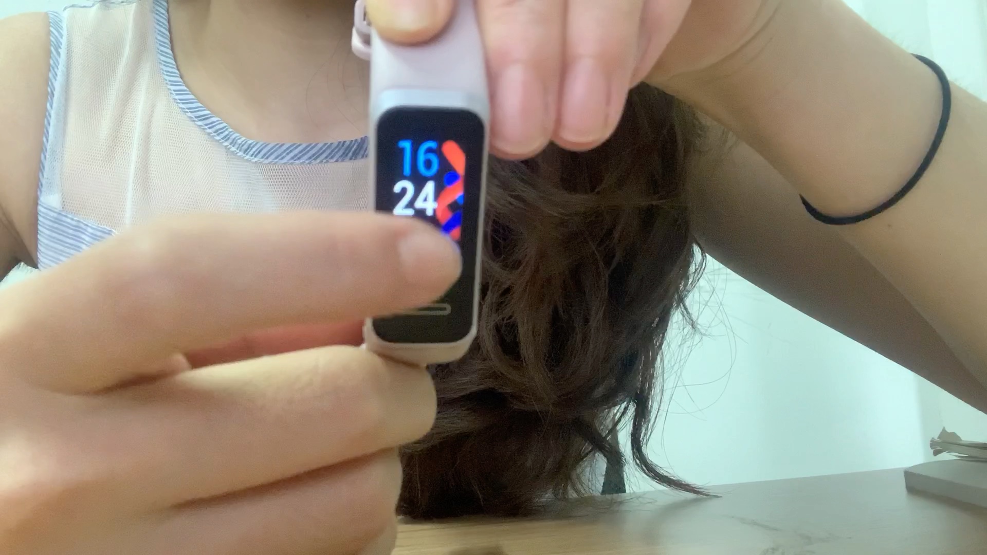 华为手环4佩戴一周体验——高颜值樱语粉智能手环