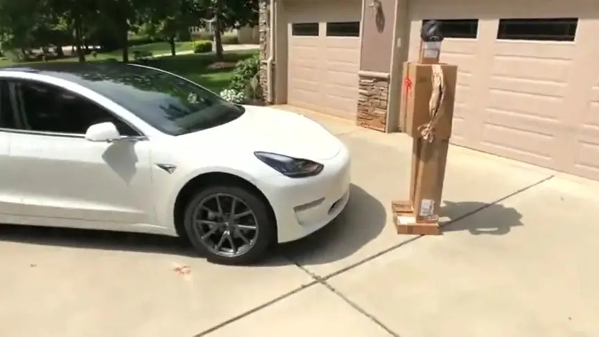 都说特斯拉的自动驾驶有多厉害,做完安全测试后,你就知道了。