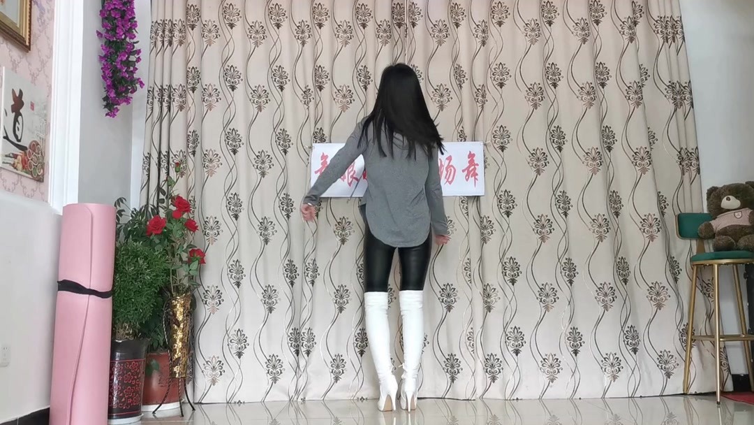 热搜网络流行舞,简单又好看的舞步,一看就会