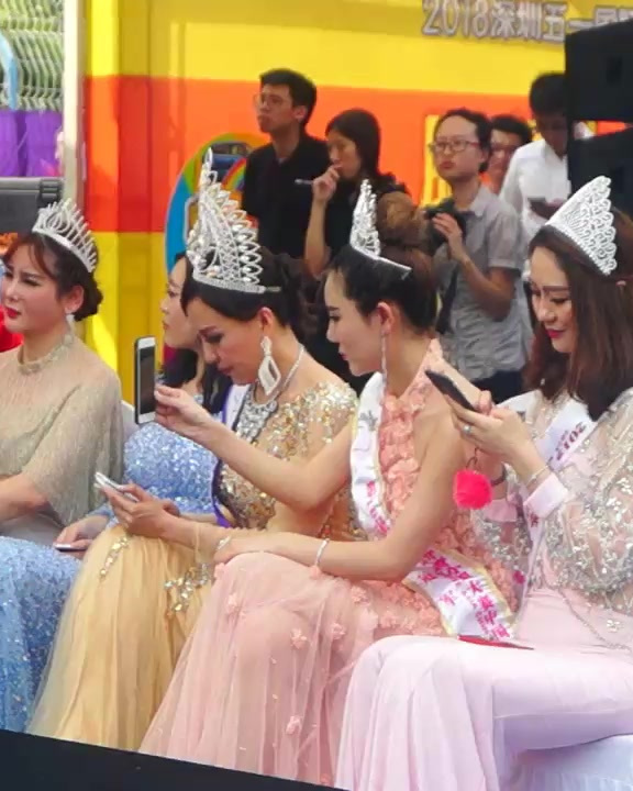 实拍男模大赛深圳发布会现场,几名女模特风采