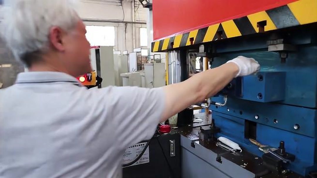 315吨玻璃钢电表箱成型液压机 山东沃达重工BMC/smc电表盒模压机