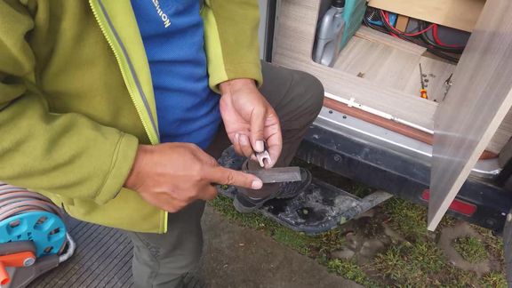 房车用电安全意识很重要,差点酿成血的教训。电气的用料不能马虎